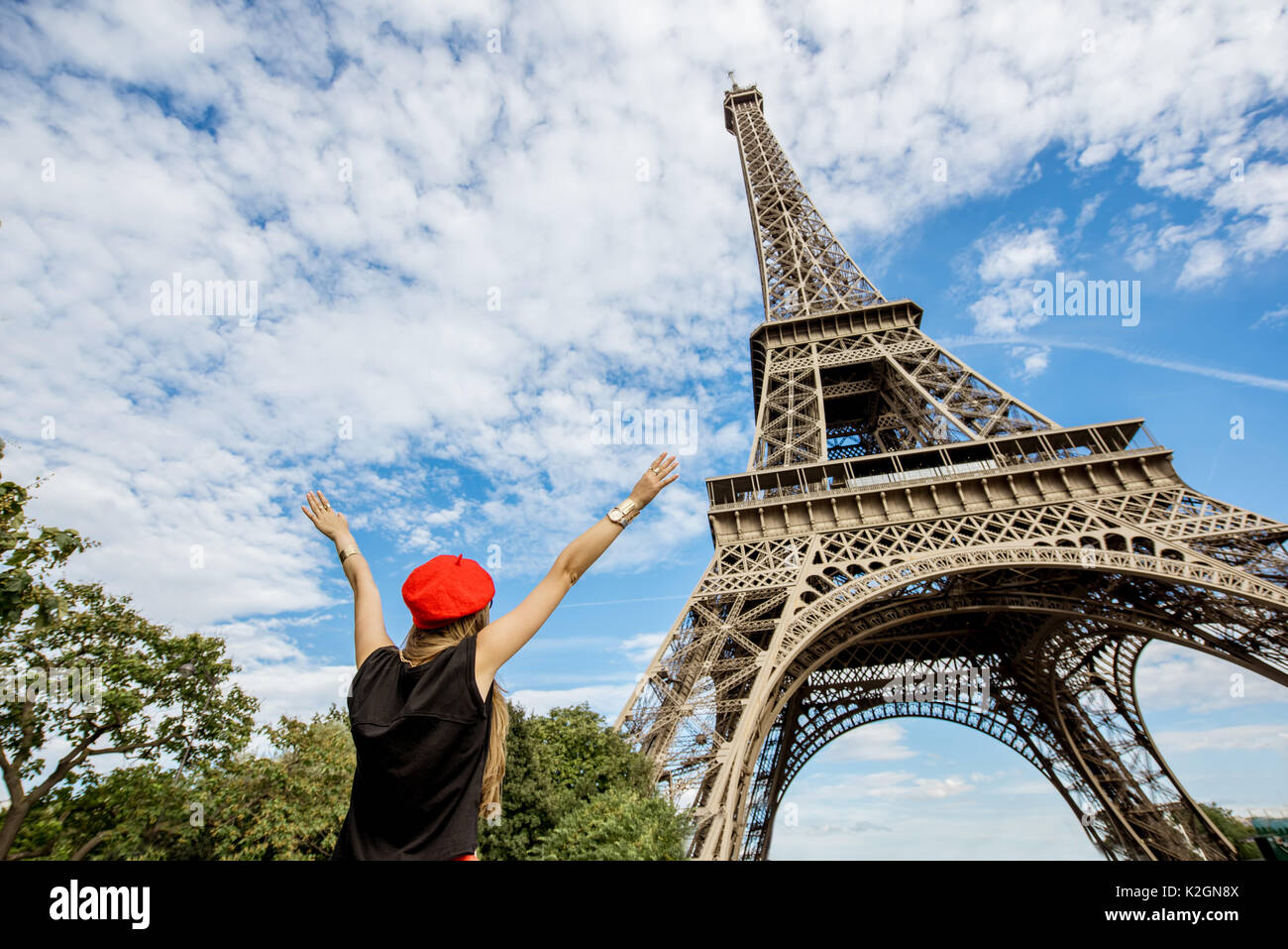 Tourist near the Eiffel tower Stock Photo - Alamy