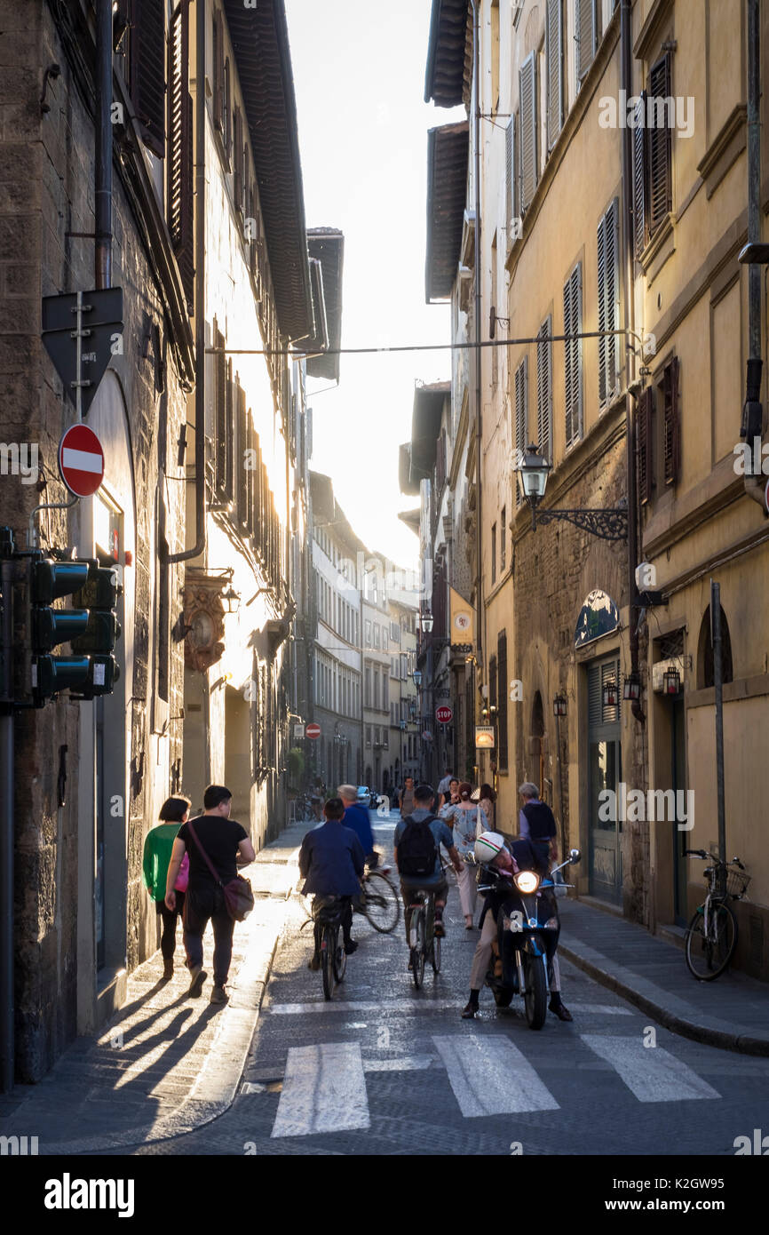 Busy italian street hi-res stock photography and images - Alamy