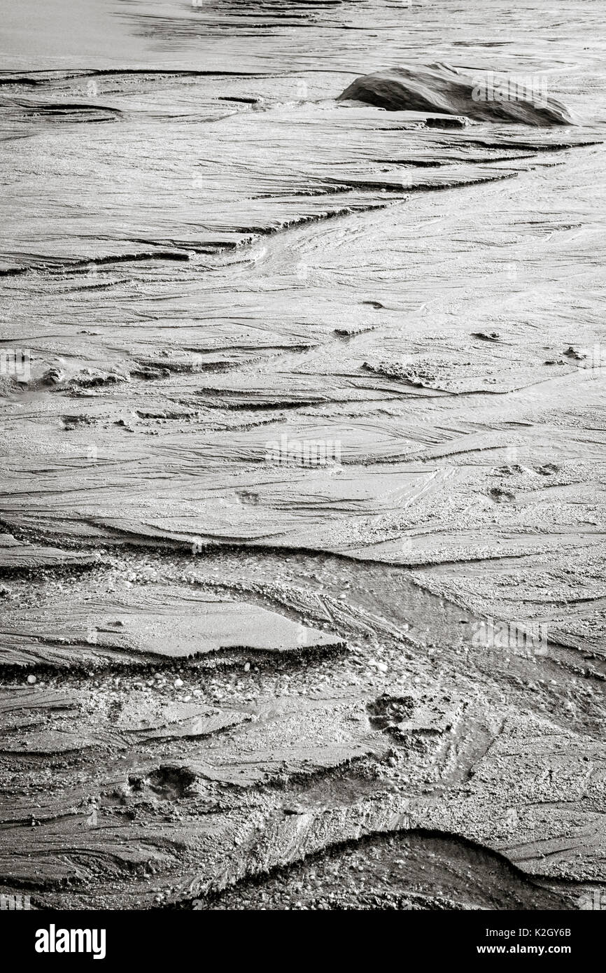 Beach detail, black and white, rivulets in the sand Stock Photo - Alamy