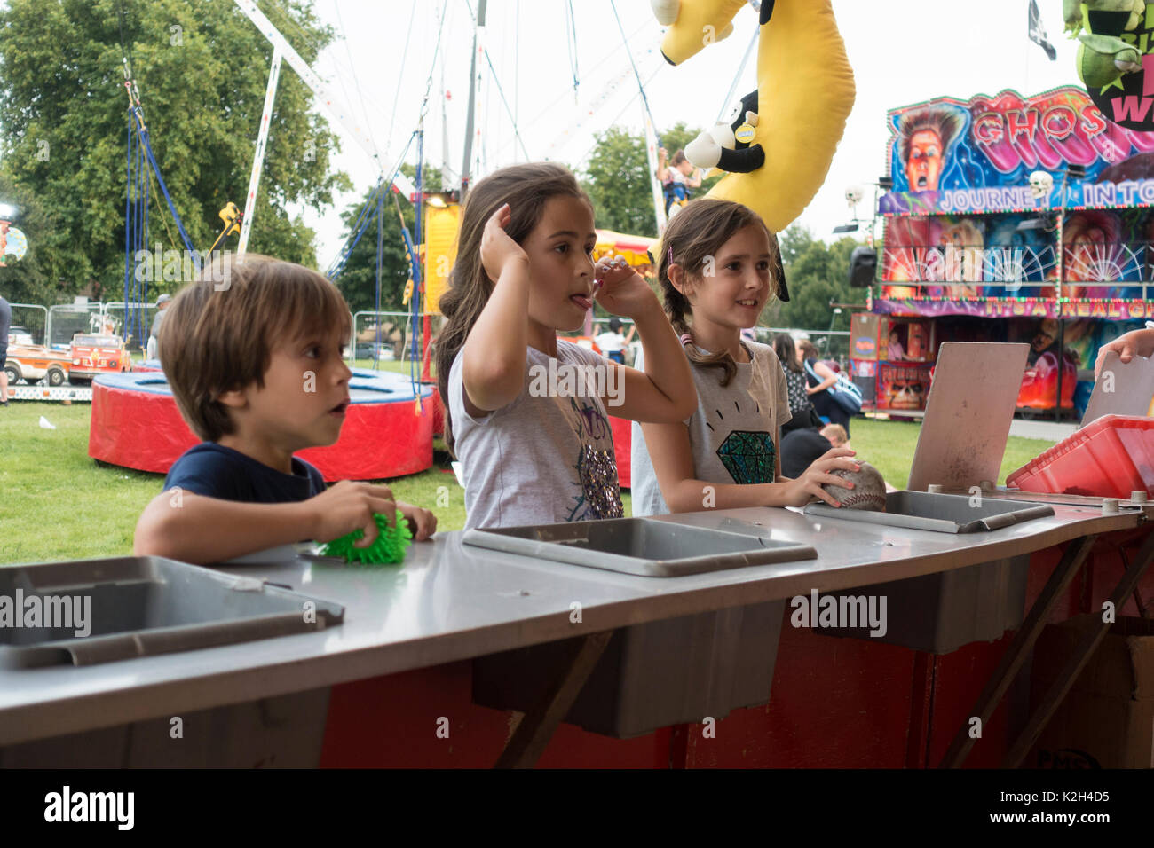 Fairground stall hi-res stock photography and images - Alamy