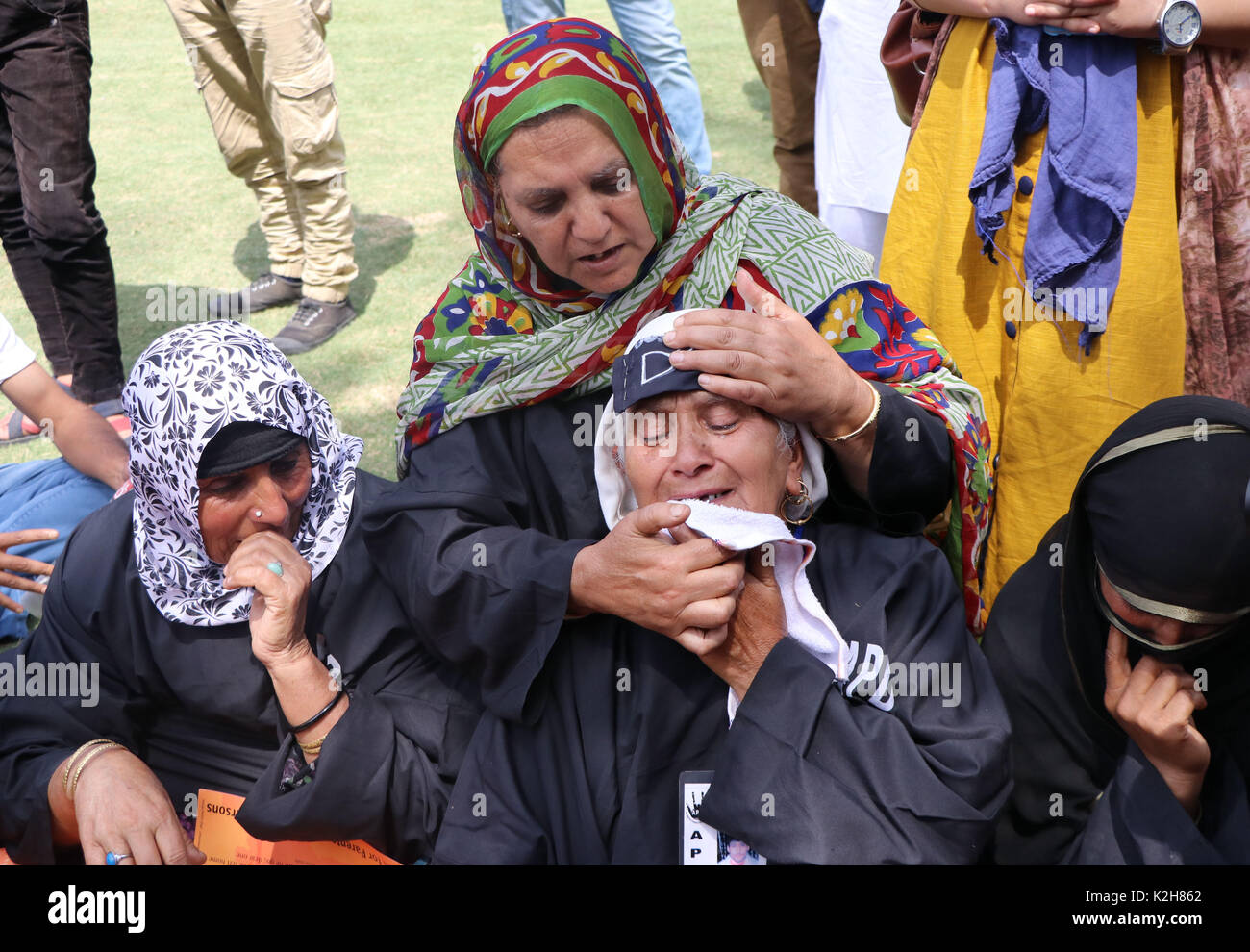 Srinagar, Kashmir. 30th Aug, 2017. A woman cries as she participates ...