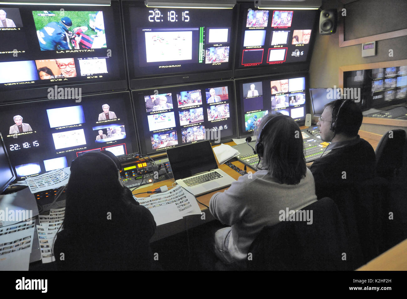 News tv studio set hi-res stock photography and images - Alamy