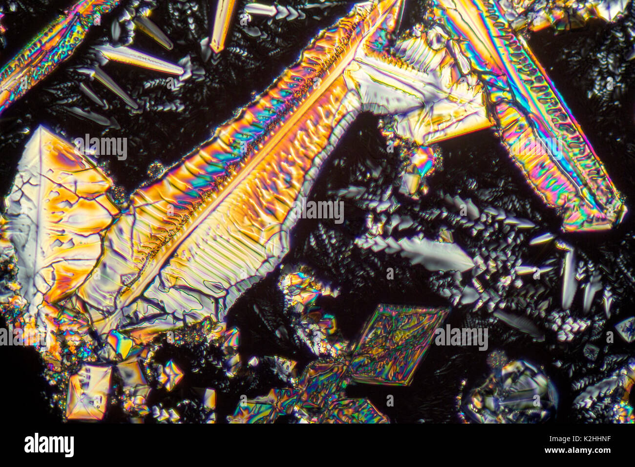 colorful microscopic shot of Sodium nitrate microcrystals in polarized ...