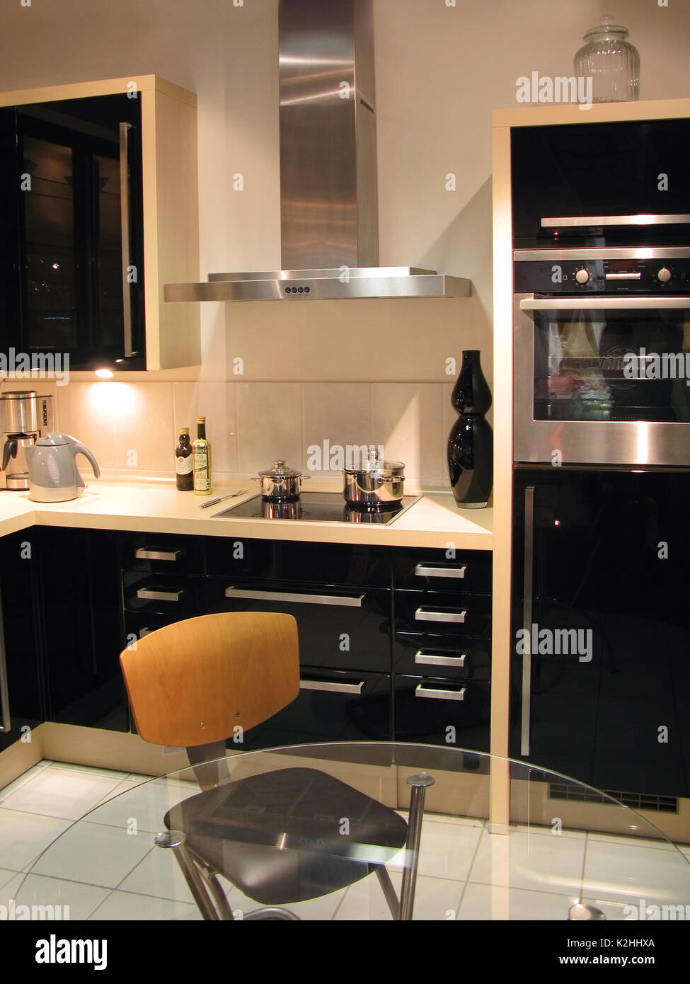 black glass kitchen Stock Photo - Alamy
