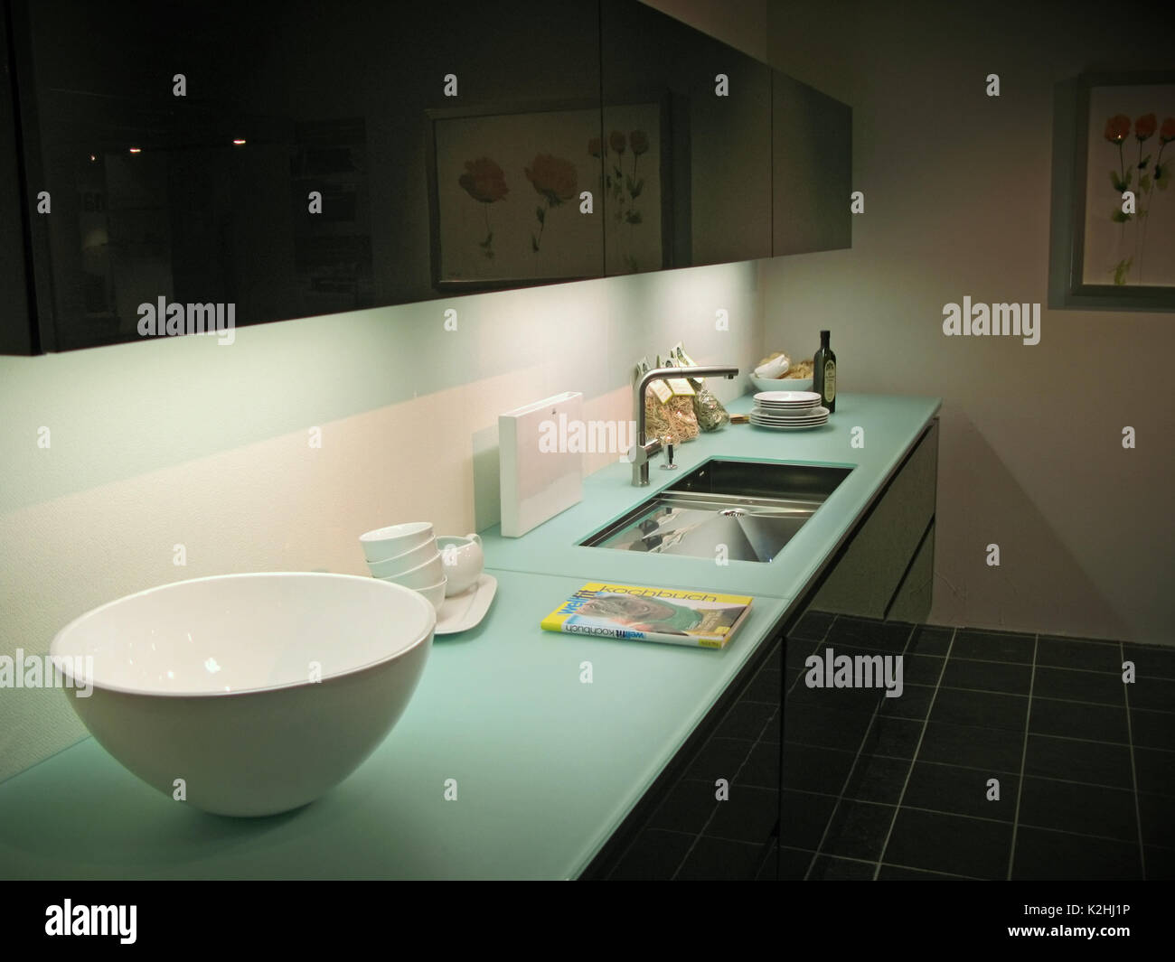 black glass kitchen Stock Photo - Alamy