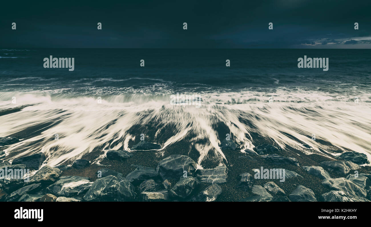 Dramatic ocean hi-res stock photography and images - Alamy