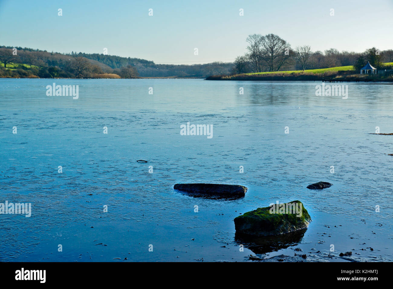 A lake on the Isle Of Wight starting to freeze over in the winter Stock ...