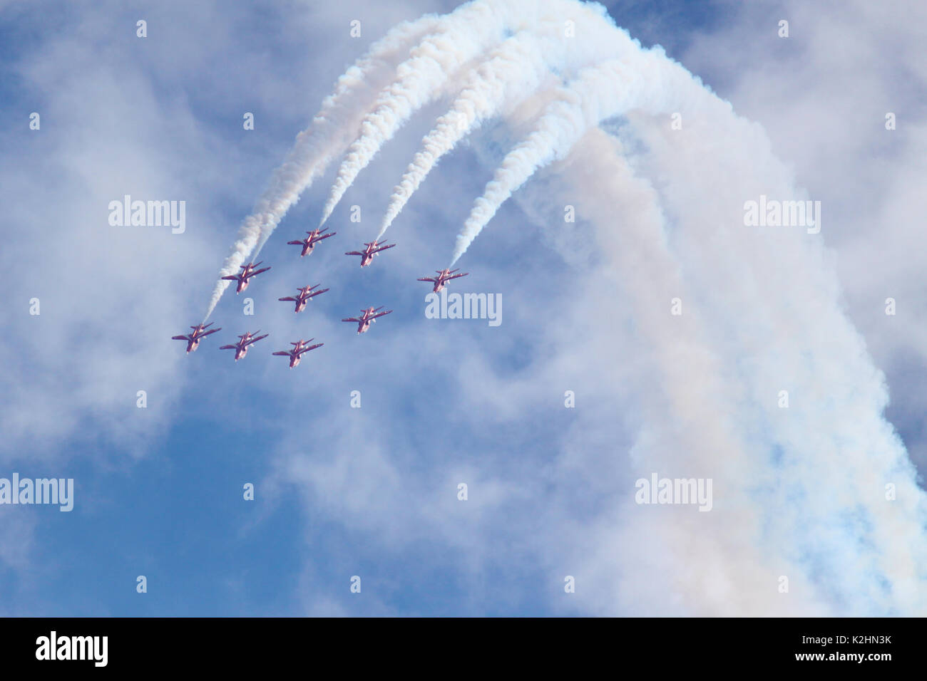 Red arrows in flight hi-res stock photography and images - Alamy
