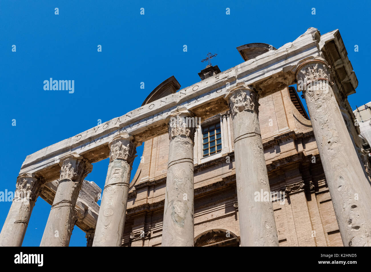 Roman temple facade hi-res stock photography and images - Alamy