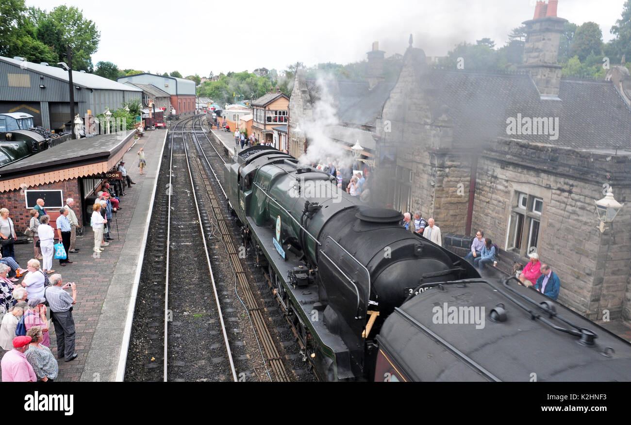 Steam strain, locomotive and carriage, standing in Bridgenorth Station ...