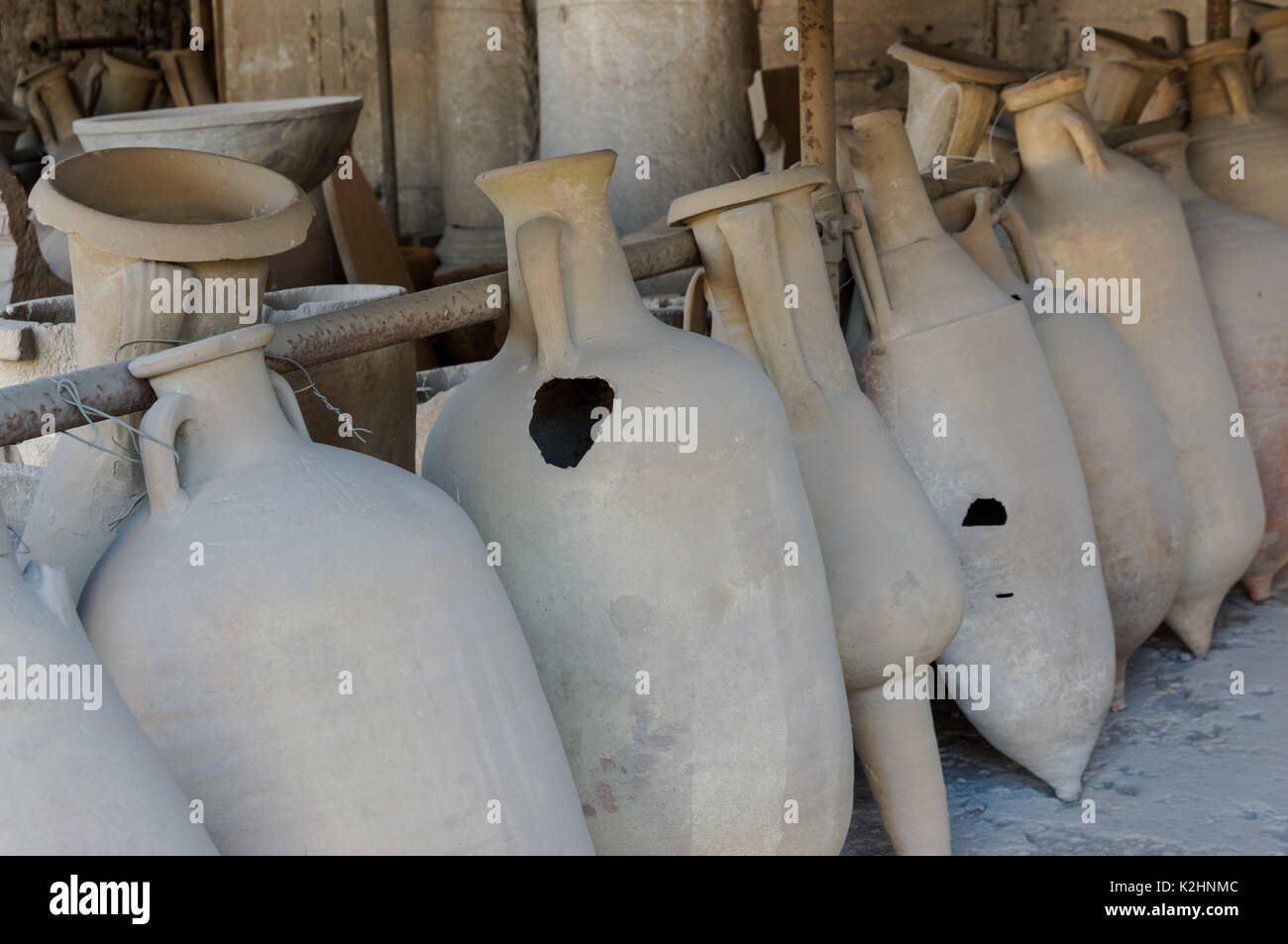 Archaeology pottery ceramic hi-res stock photography and images - Alamy
