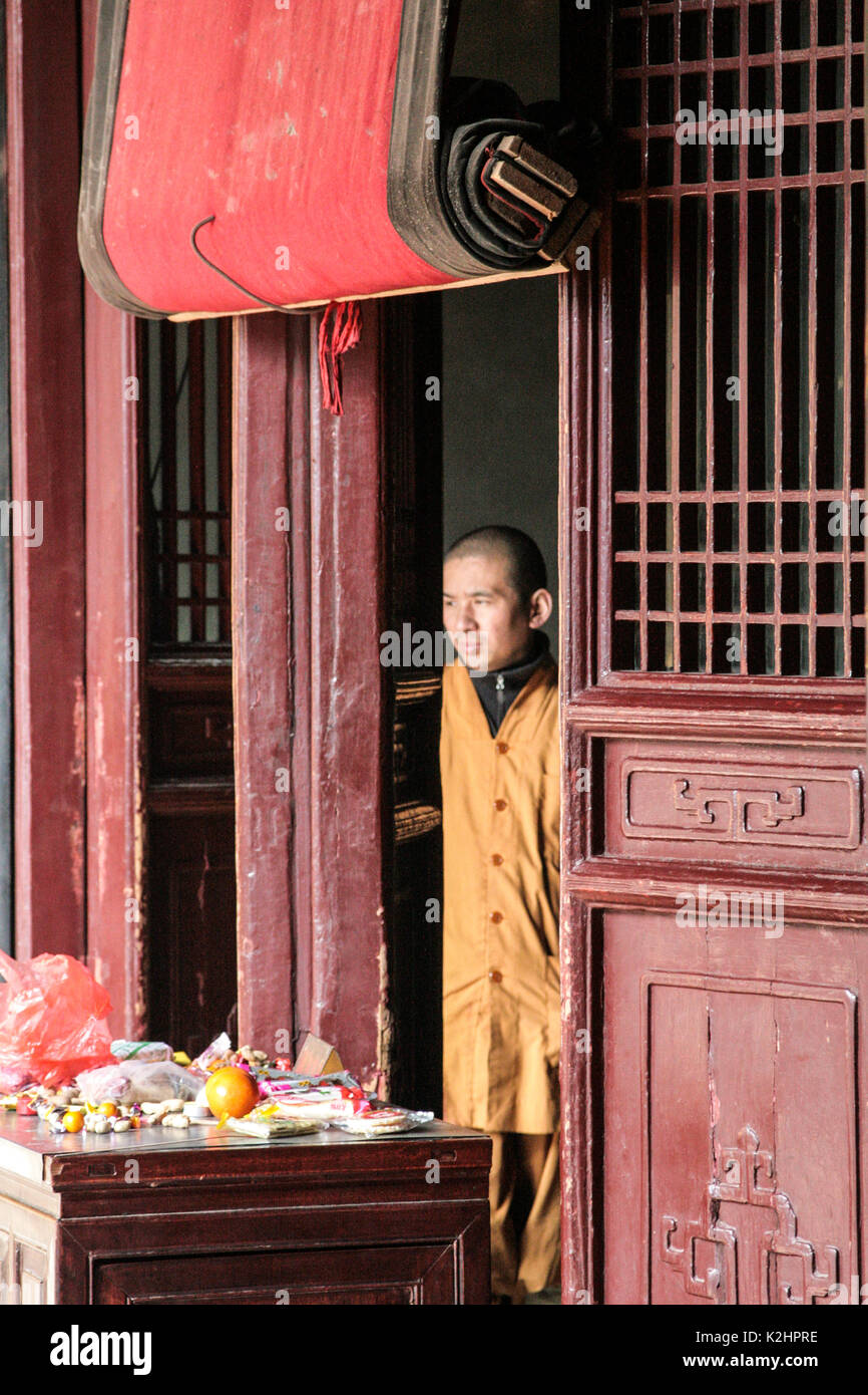 Asian shaolin monk hi-res stock photography and images - Alamy