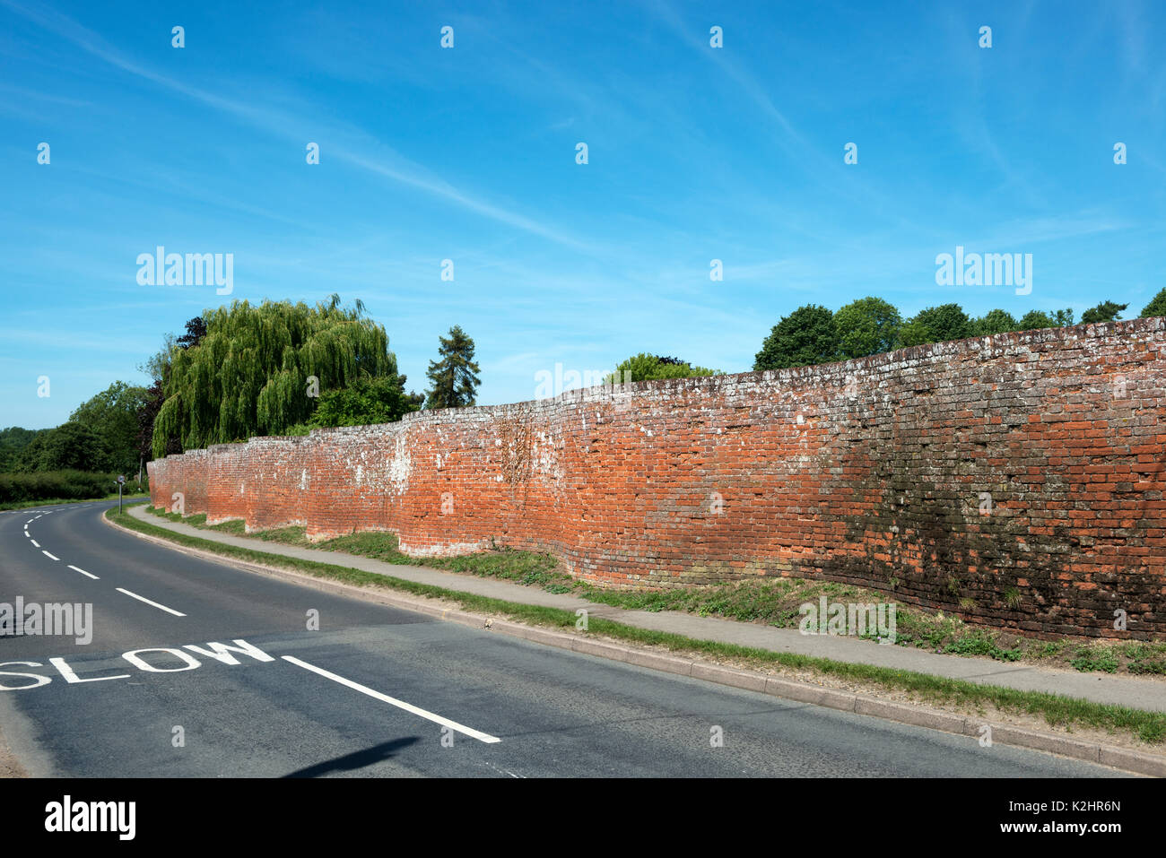 Crinkle Crankle wall, Easton, Suffolk, England Stock Photo - Alamy