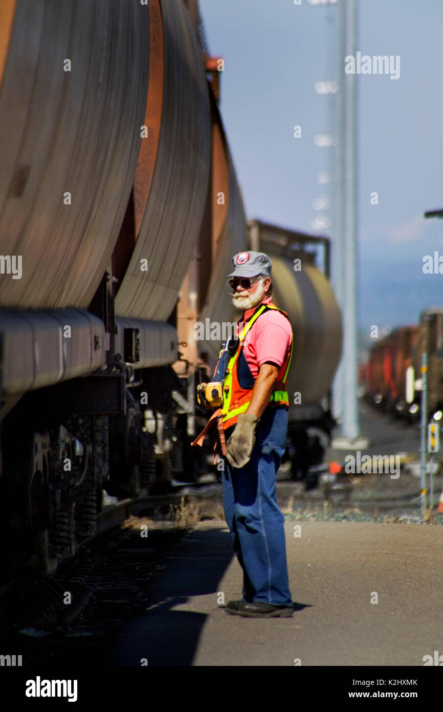 Railroad tracks dividing hi-res stock photography and images - Alamy