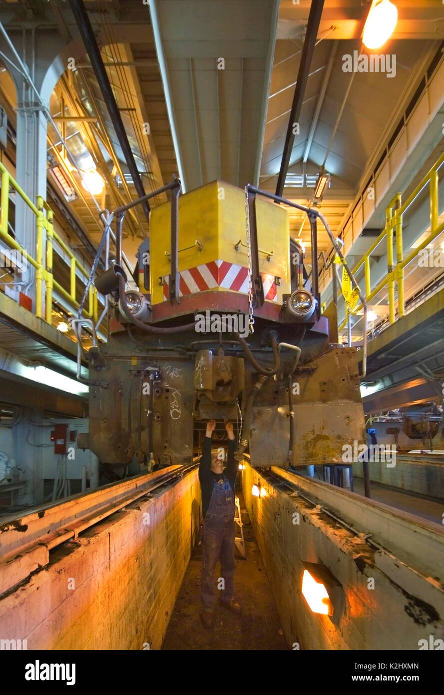 Men repairing a train hi-res stock photography and images - Alamy