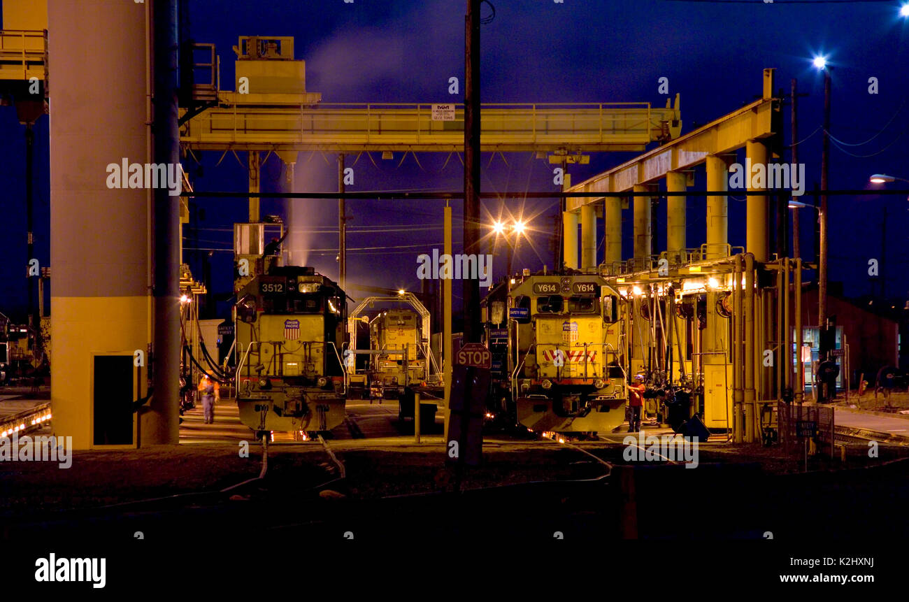 Railroad yard locomotives engines High Resolution Stock Photography and ...