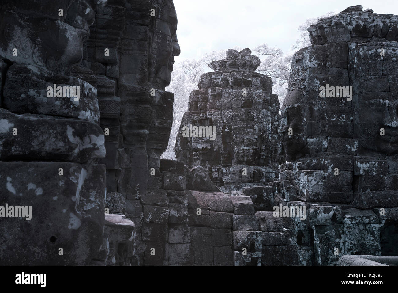 Angkor thom amazing realistic virtual face stone castle siem reap ...