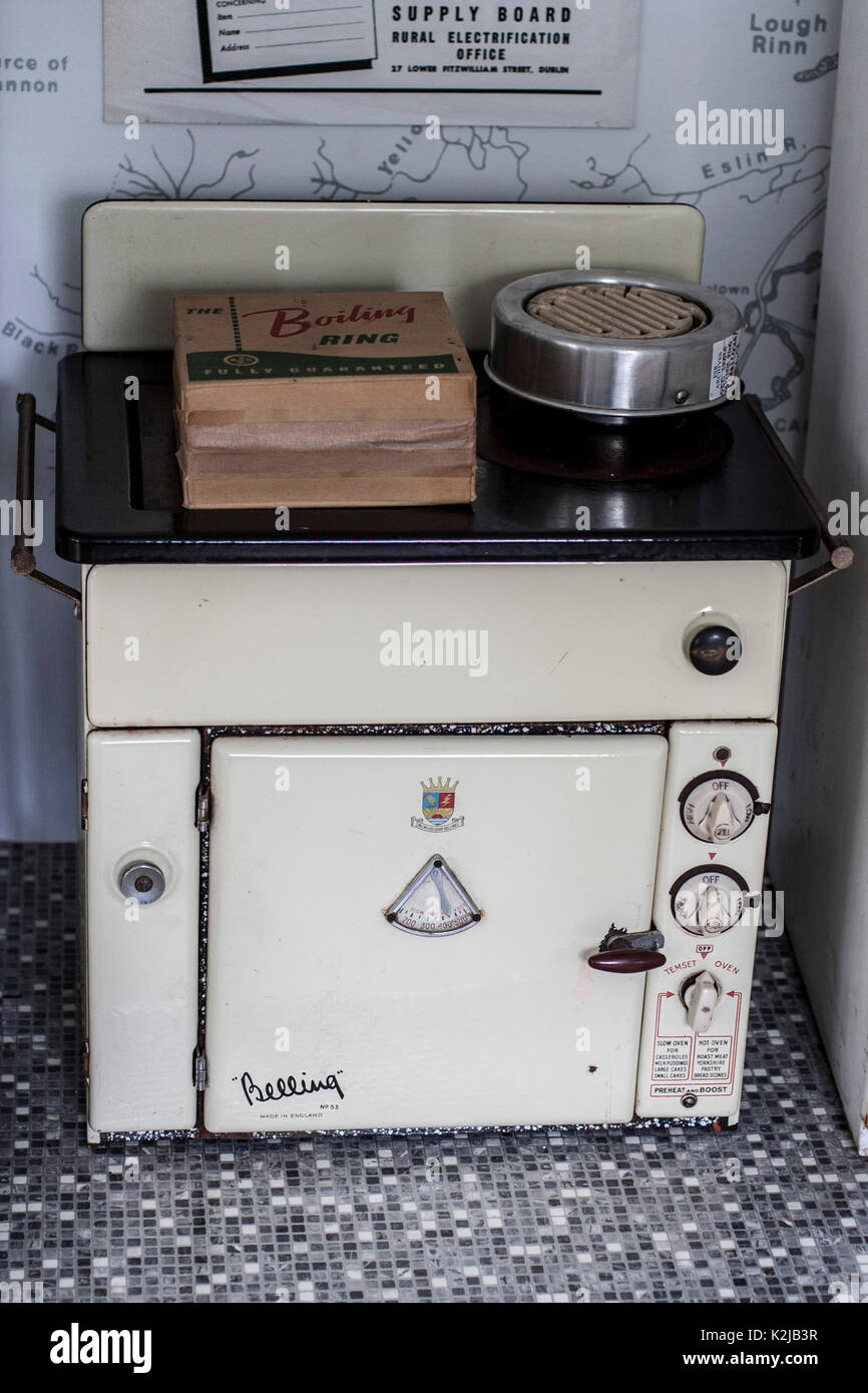 Old fashioned cooker hi-res stock photography and images - Alamy