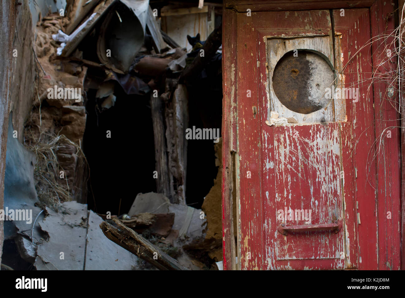 Tornado destroyed home construction hi-res stock photography and images ...
