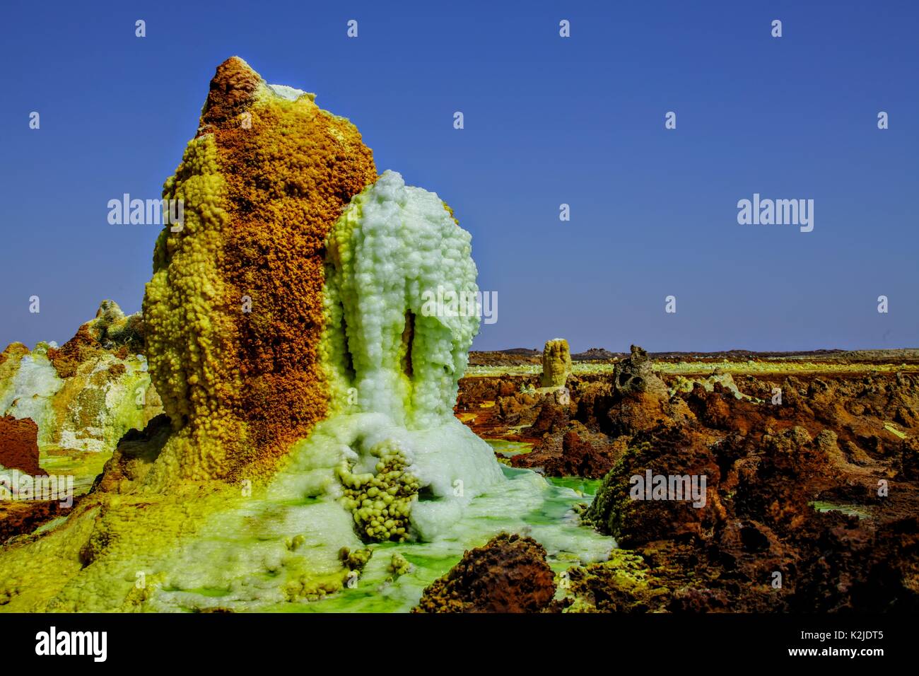 Active salt ponds hi-res stock photography and images - Alamy