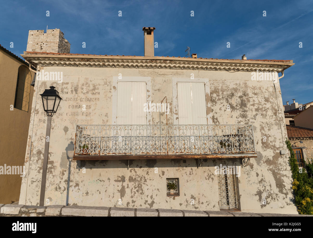 A rustic worn-out house in Antibes, Cote d'Azur, France Stock Photo - Alamy