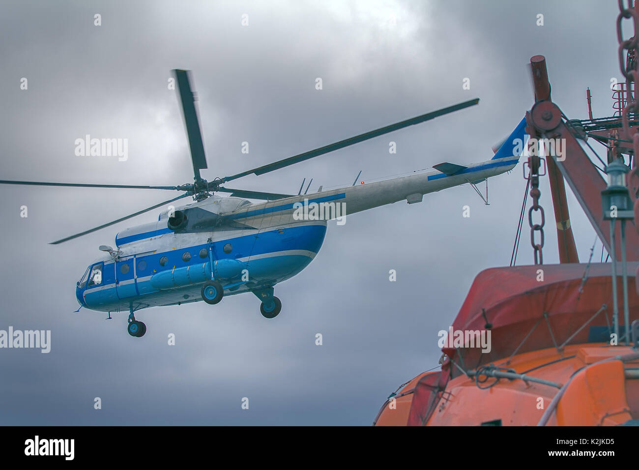 Ship-based helicopter, seaworthy helicopter, single-rotor helicopter ...