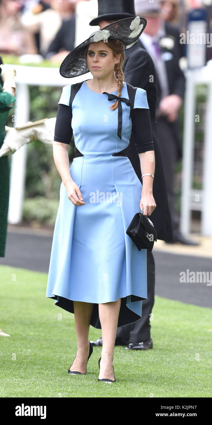 Fashion royal princess beatrice hi-res stock photography and images - Alamy