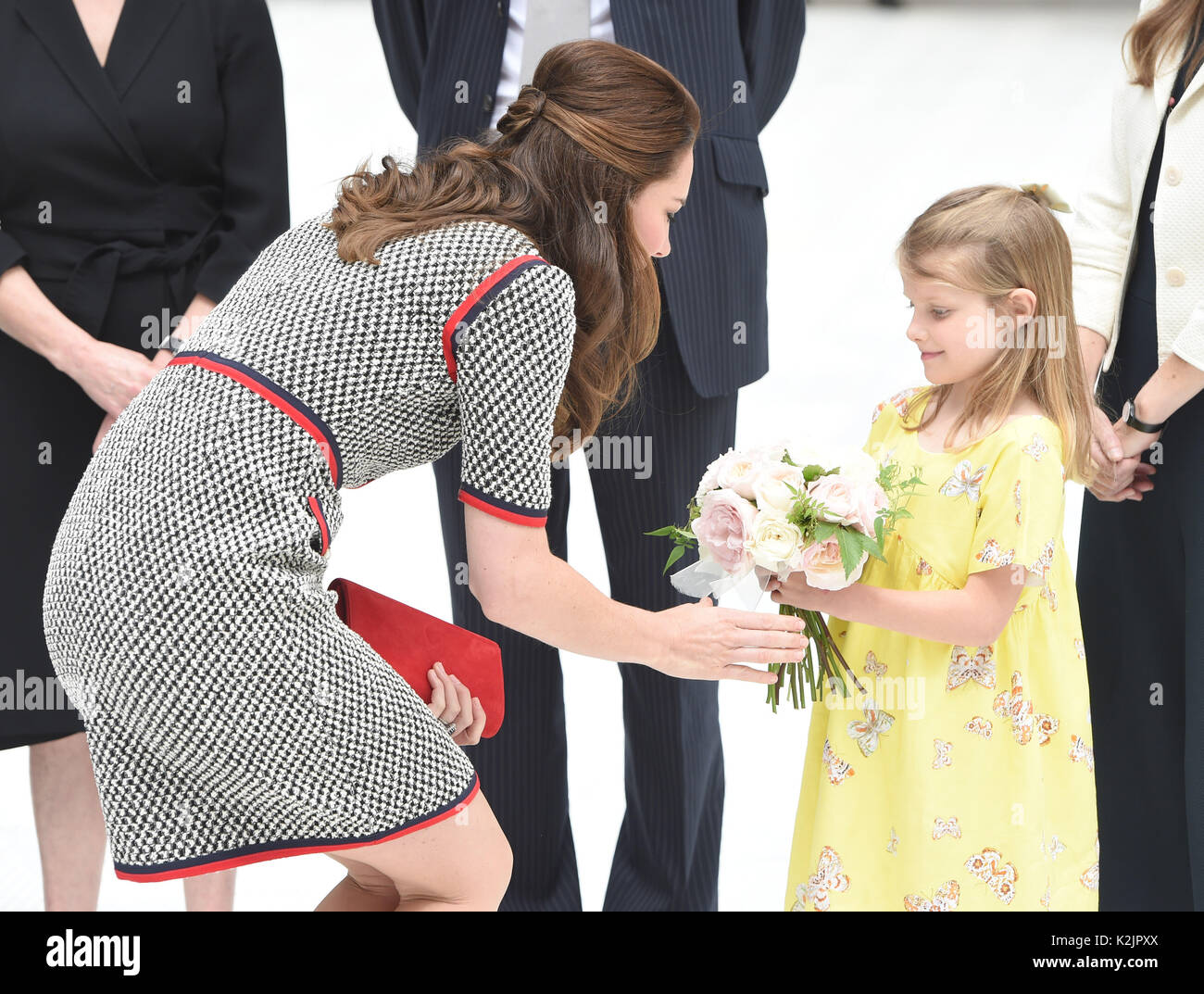 Kate duchess dress yellow hi-res stock photography and images - Alamy