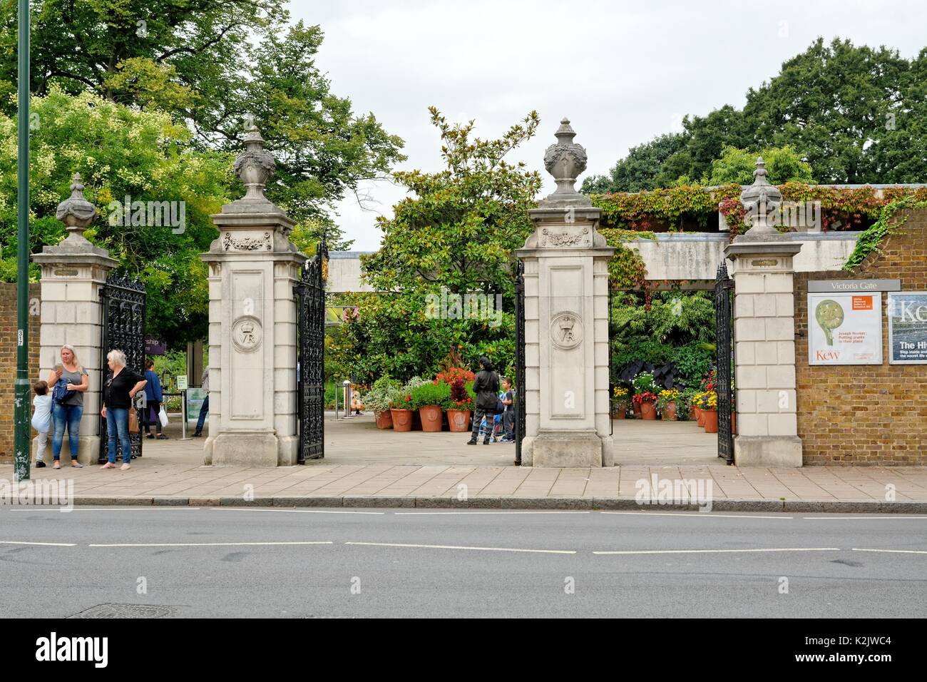 West gate london hi-res stock photography and images - Alamy