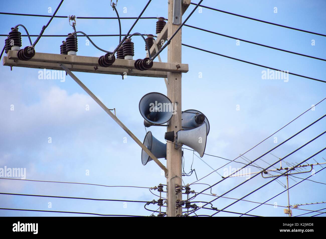 Hanging speakers hi-res stock photography and images - Alamy