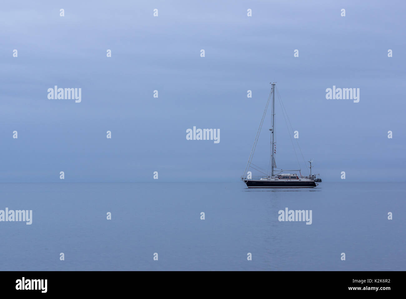 Black sailing hi-res stock photography and images - Alamy