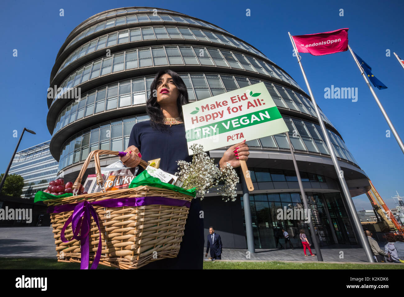 Peta protest city hall hi-res stock photography and images - Alamy