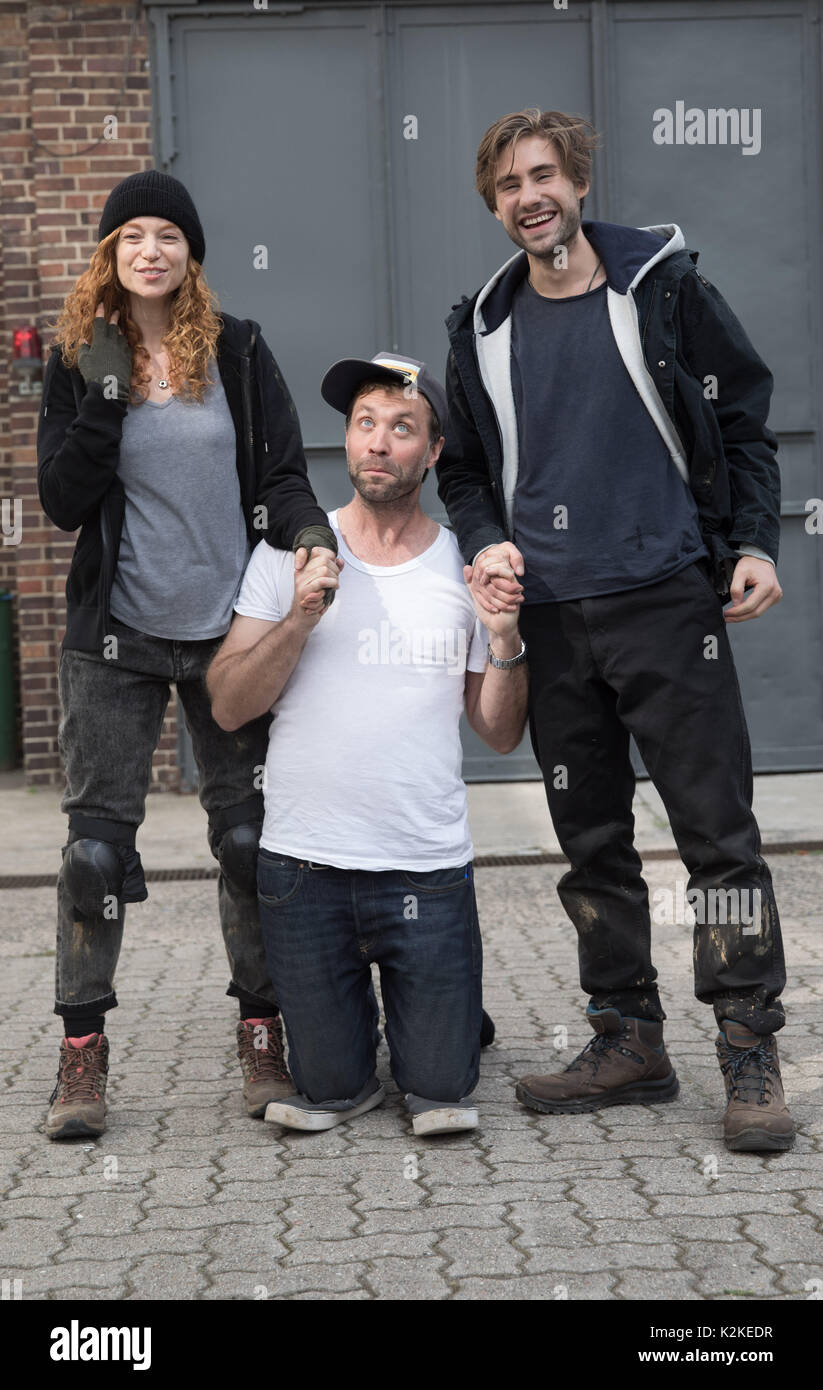 Berlin, Germany. 31st Aug, 2017. The director Erik Schmitt (M) and the ...