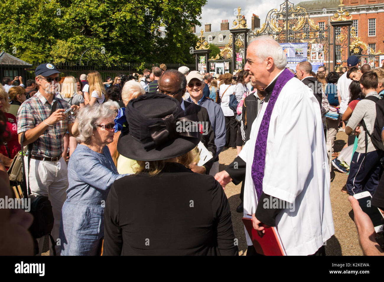 Rev frank gelli hi-res stock photography and images - Alamy