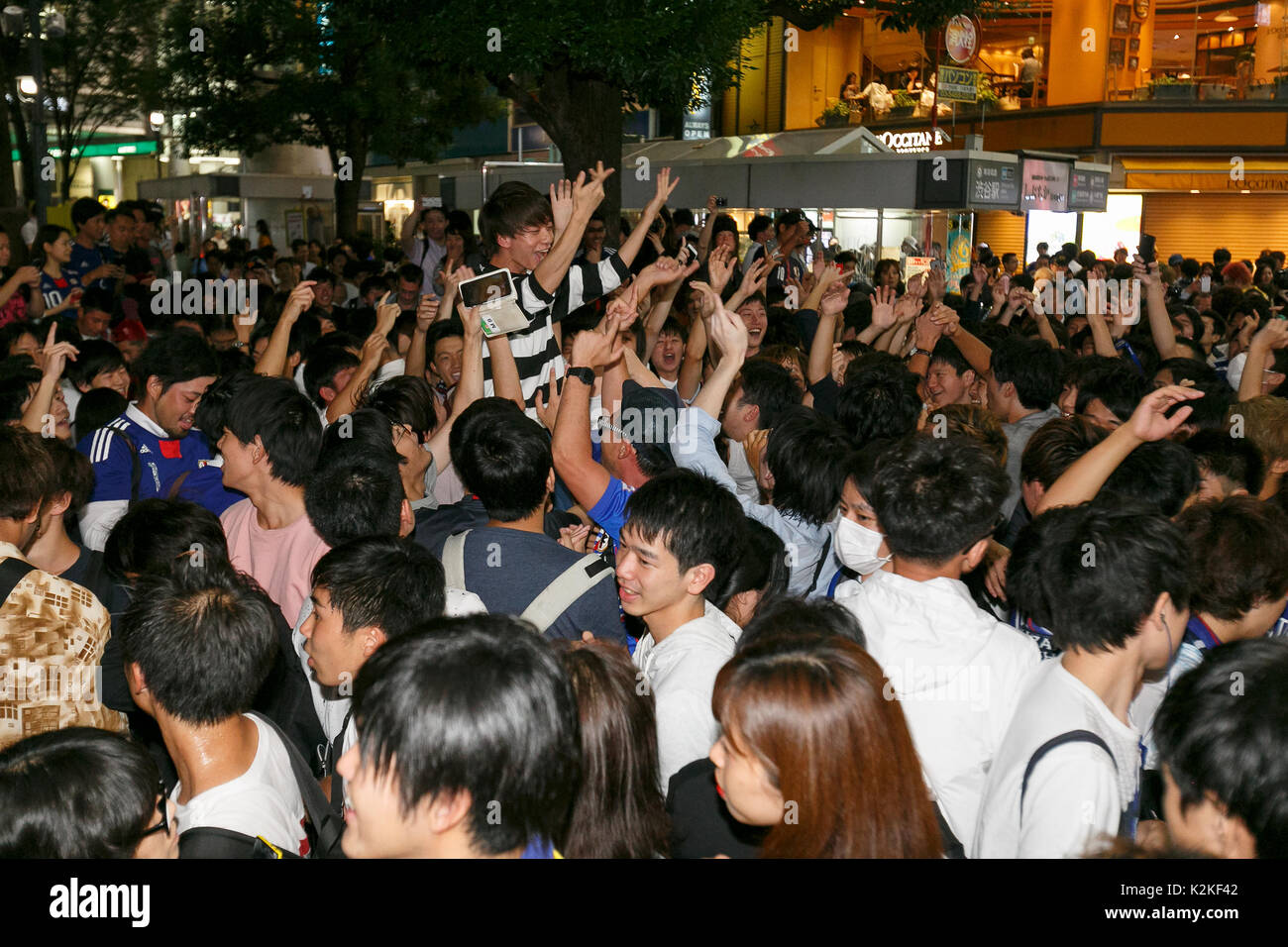 Japanese soccer fans celebrate in Shibuya after the FIFA World Cup ...