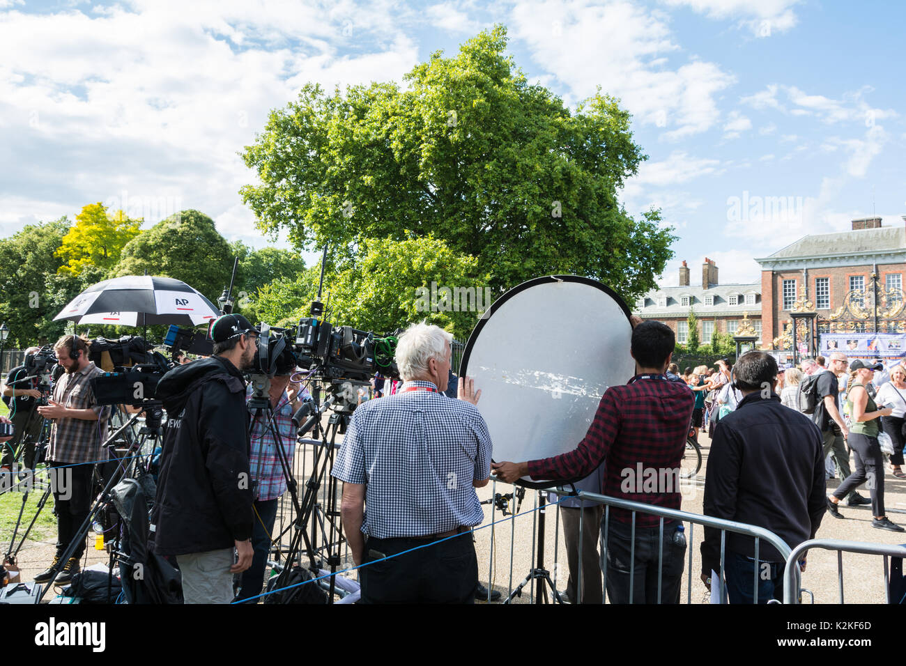 Princess diana camera hi-res stock photography and images - Alamy
