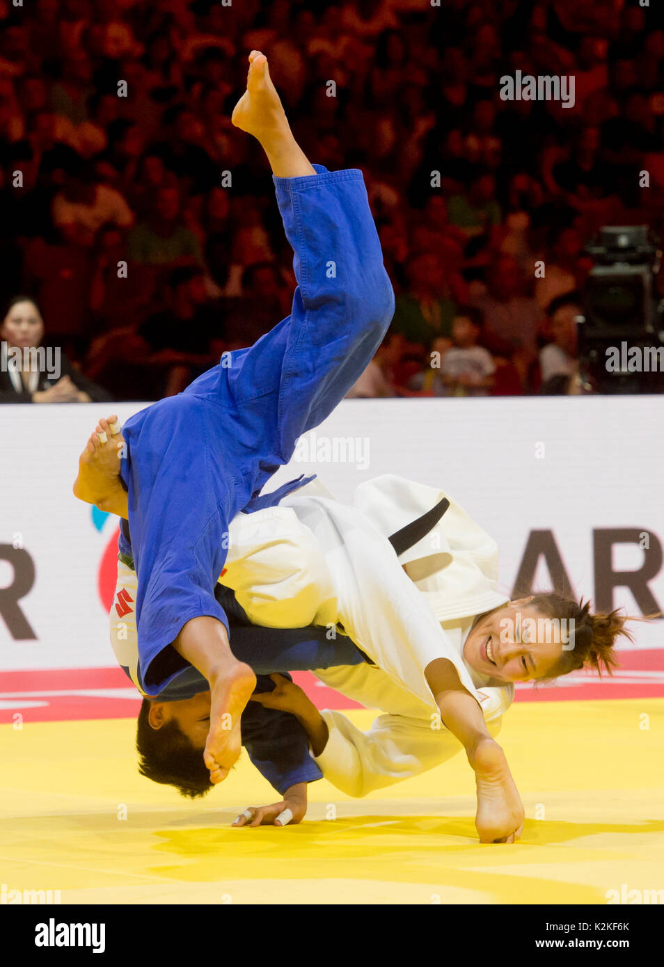 Budapest, Hungary. 31st Aug, 2017. Chinese judoka Yang Tun-sia (in blue ...
