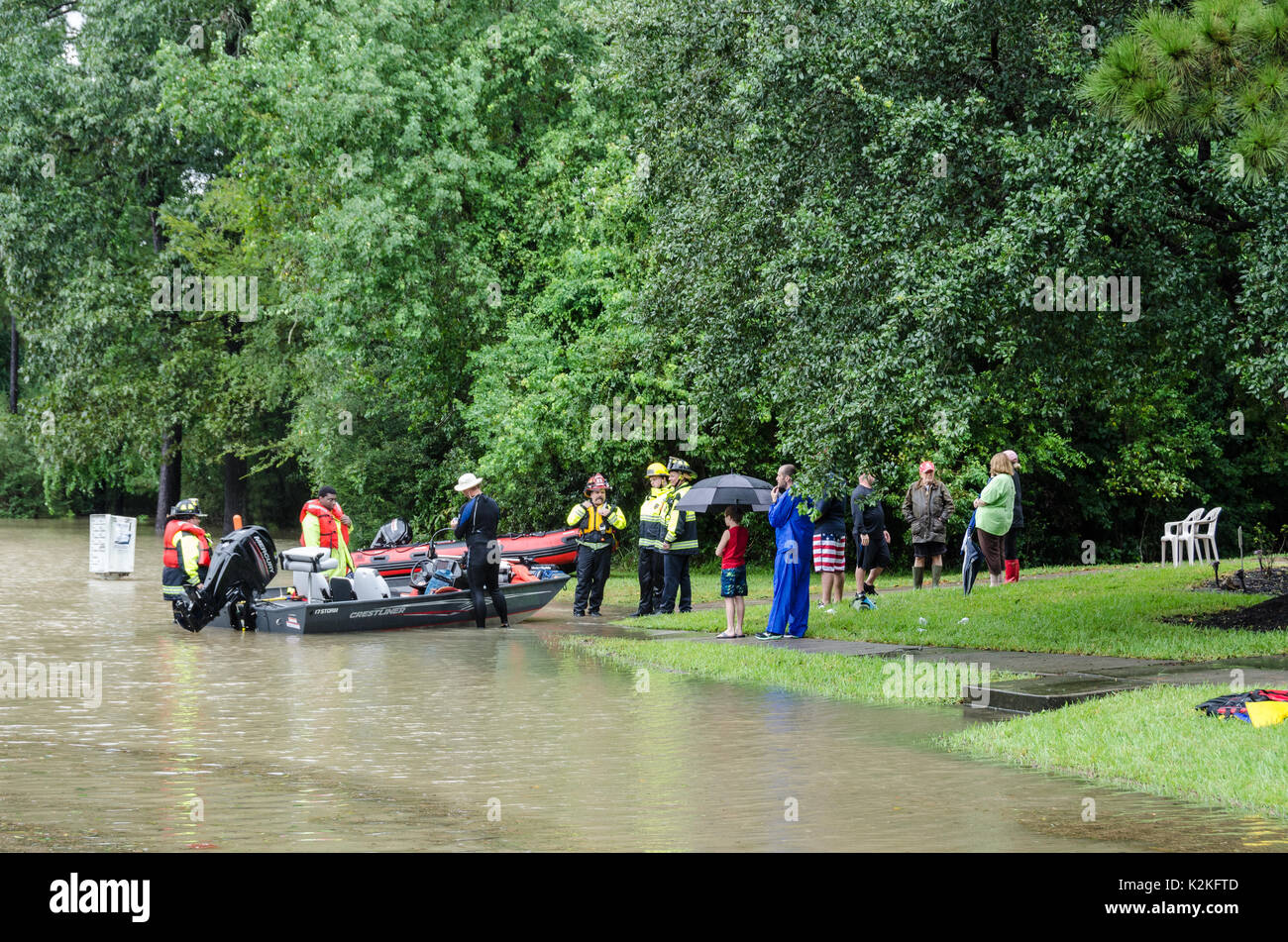 Houston, Texas. 30th Aug, 2017. Firefighters rescue people in flooded ...
