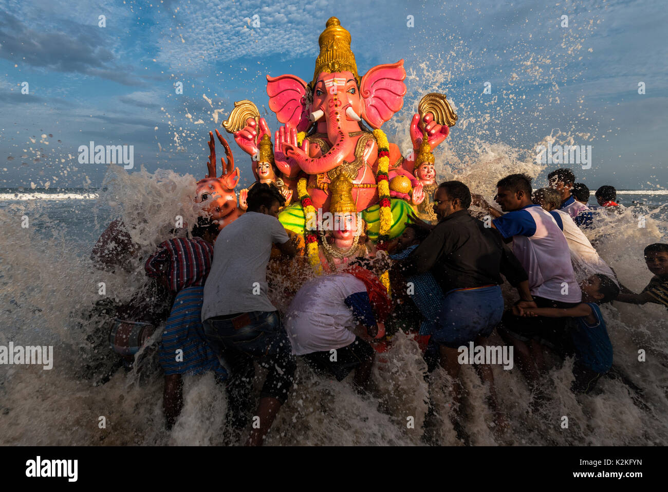 Falling idols hi-res stock photography and images - Alamy