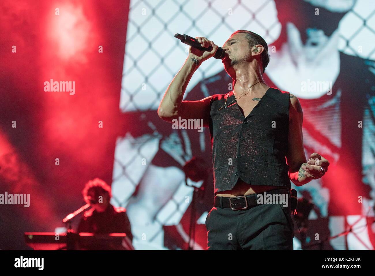 Tinley Park, Illinois, USA. 30th Aug, 2017. DAVE GAHAN of Depeche Mode ...