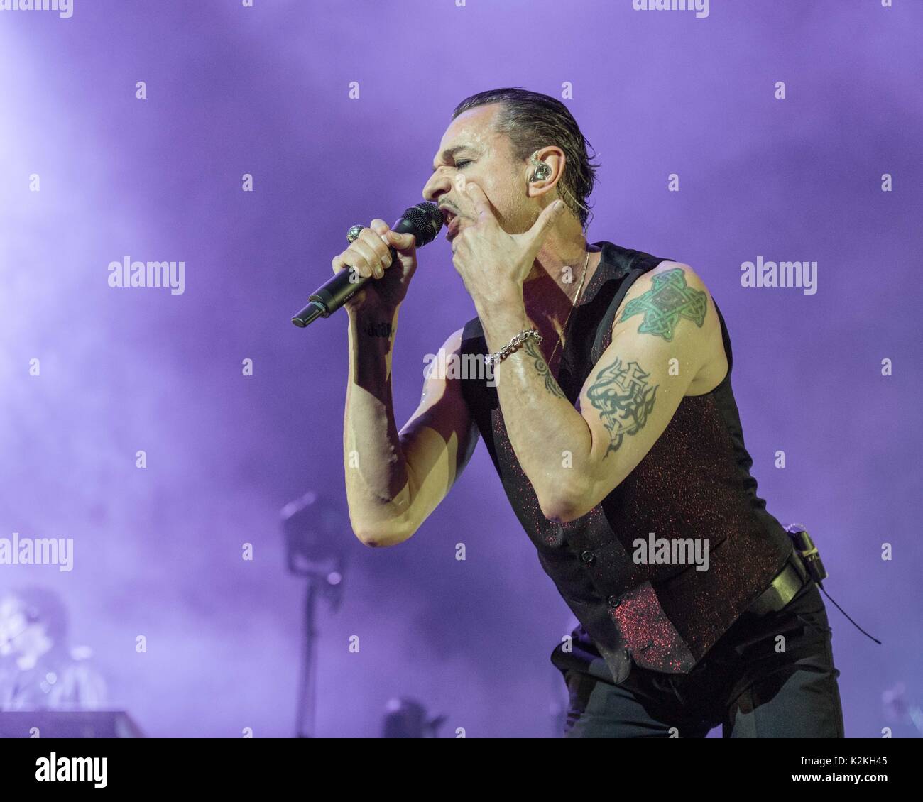 Tinley Park, Illinois, USA. 30th Aug, 2017. DAVE GAHAN of Depeche Mode ...