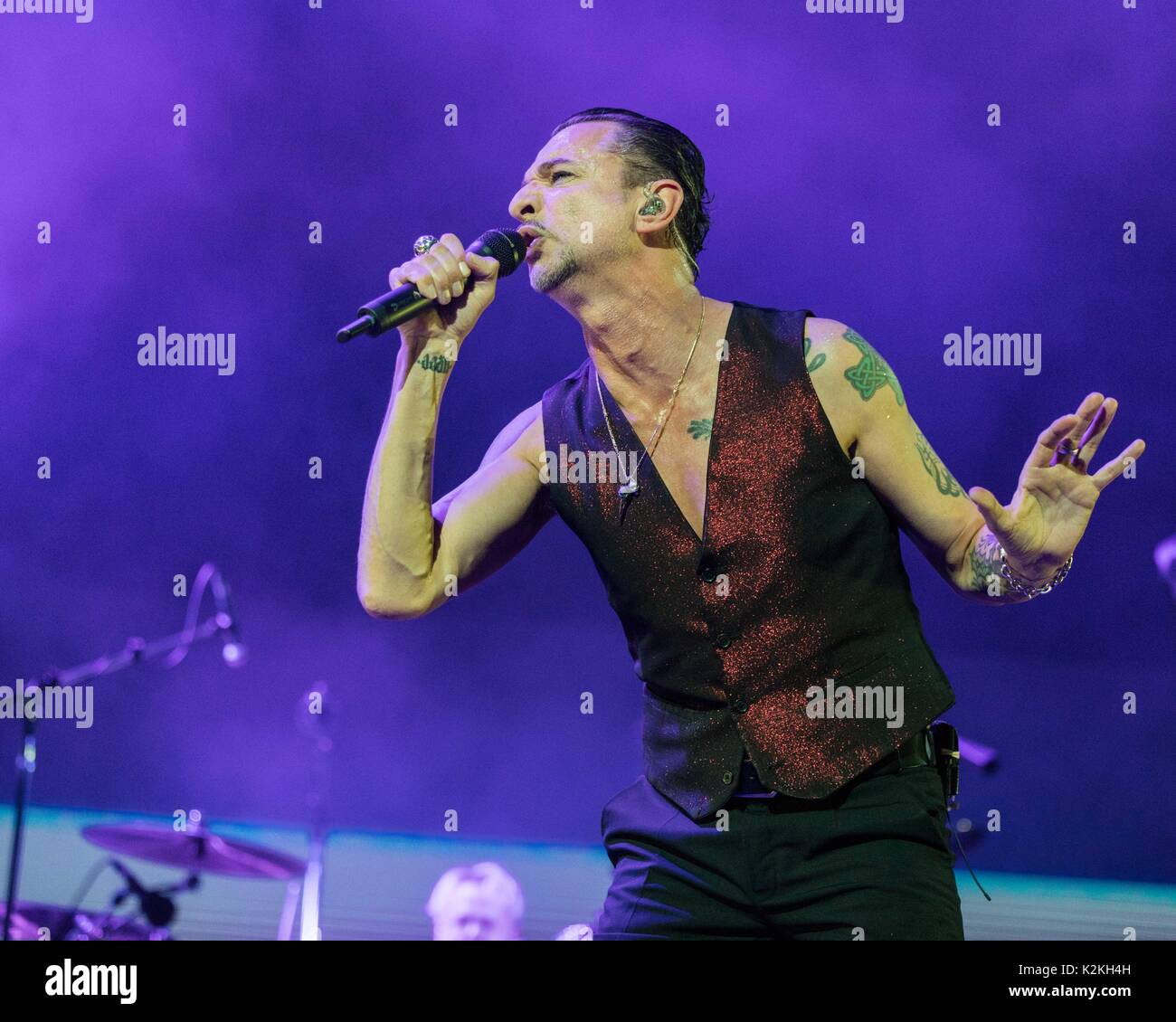 Tinley Park, Illinois, USA. 30th Aug, 2017. DAVE GAHAN of Depeche Mode ...