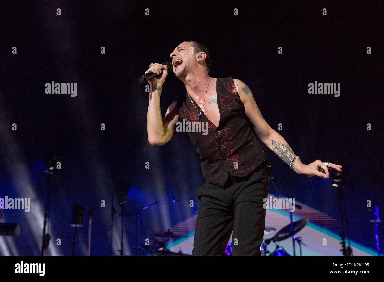 Tinley Park, Illinois, USA. 30th Aug, 2017. DAVE GAHAN of Depeche Mode ...