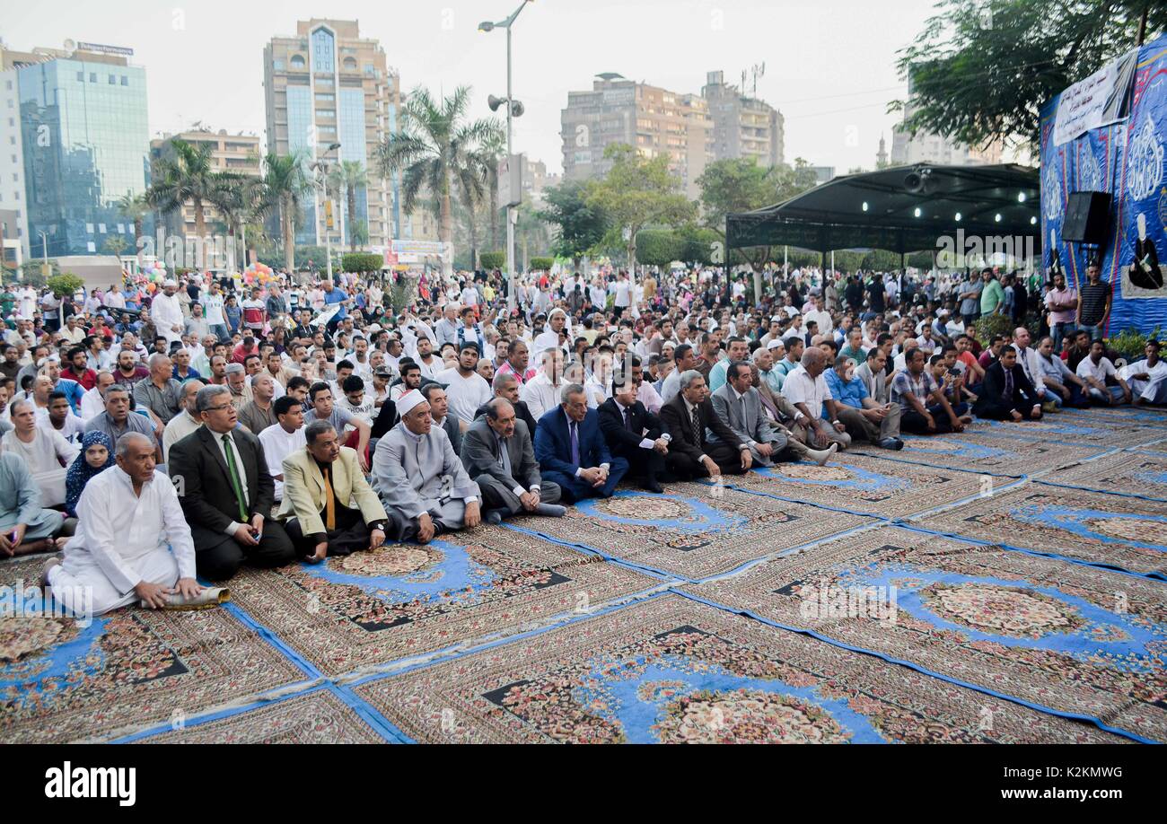 Cairo, Egypt. 31st Aug, 2017. Egyptian Muslims pray on the first day of ...