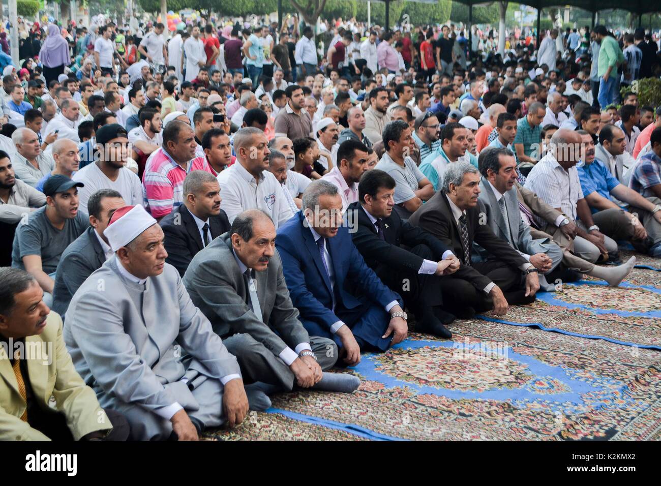 Cairo, Egypt. 31st Aug, 2017. Egyptian Muslims pray on the first day of ...