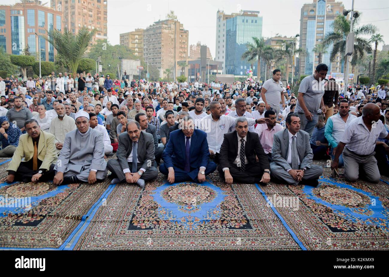 Cairo, Egypt. 31st Aug, 2017. Egyptian Muslims pray on the first day of ...