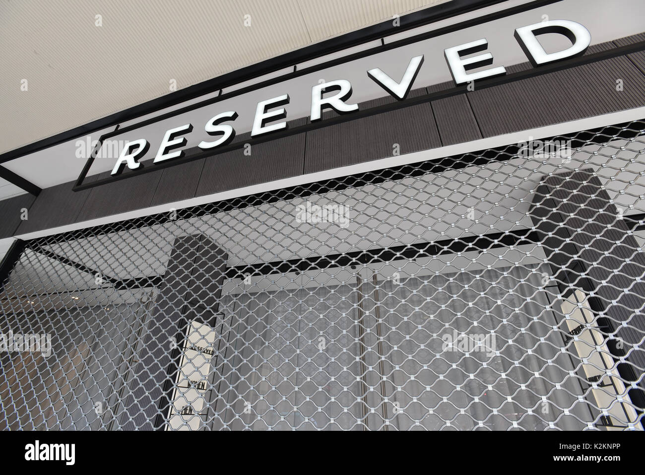 Reserved fashion oxford street hi-res stock photography and images - Alamy