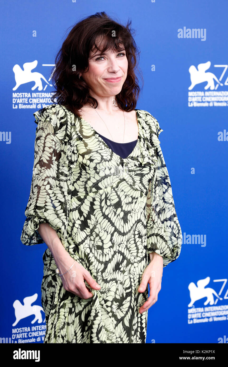Sally hawkins the shape of water hi-res stock photography and images ...
