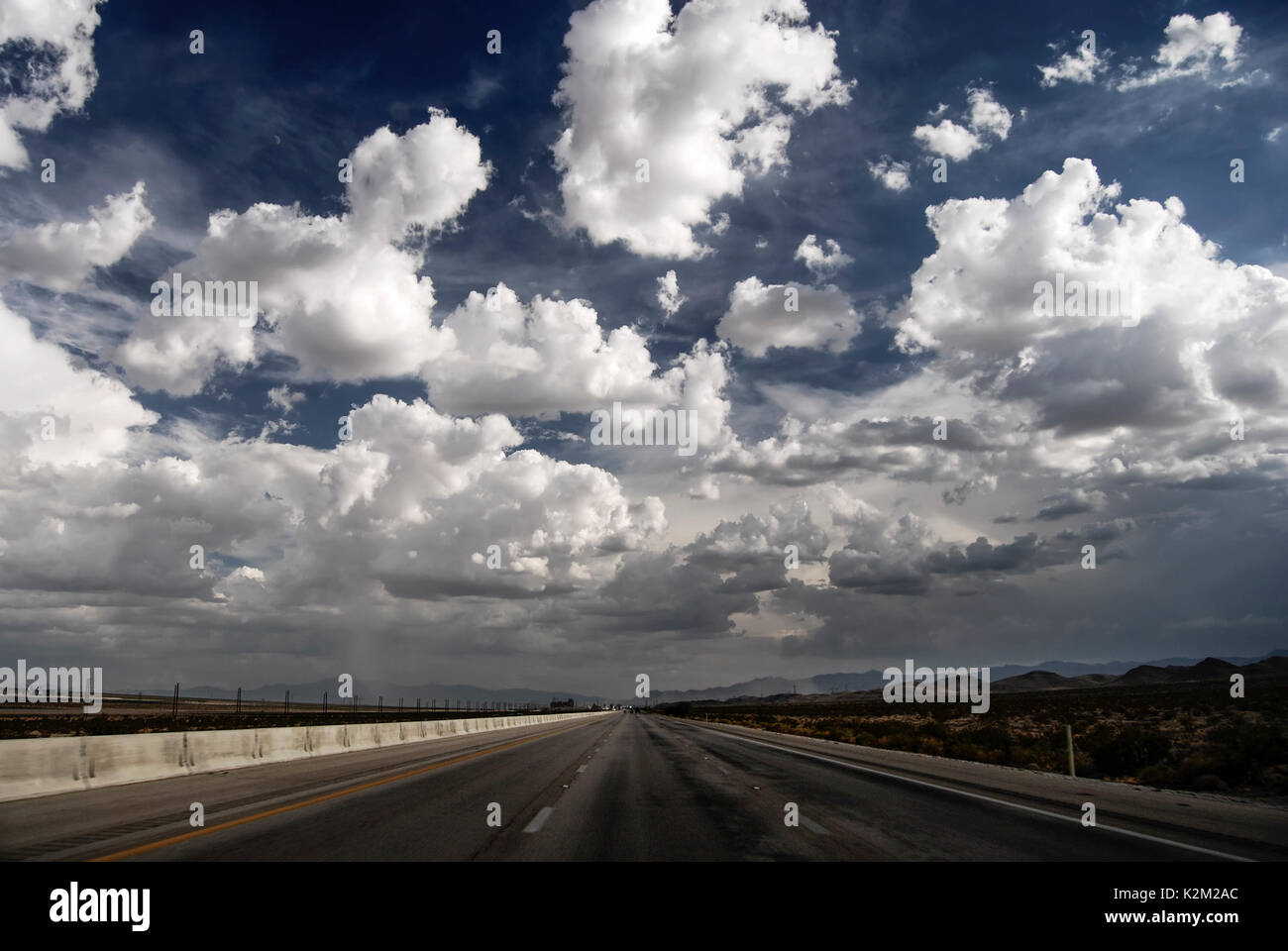 Empty los angeles freeway hi-res stock photography and images - Alamy