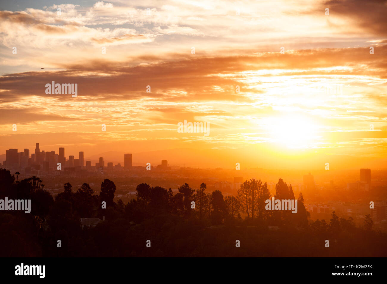 Los angeles skyline mountains overview hi-res stock photography and ...